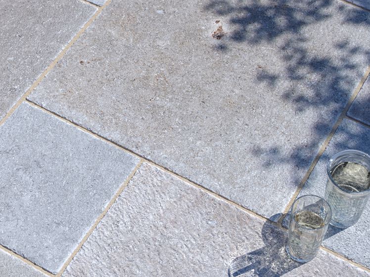 Dalles en pierre calcaire Camino Grey | stonenaturelle